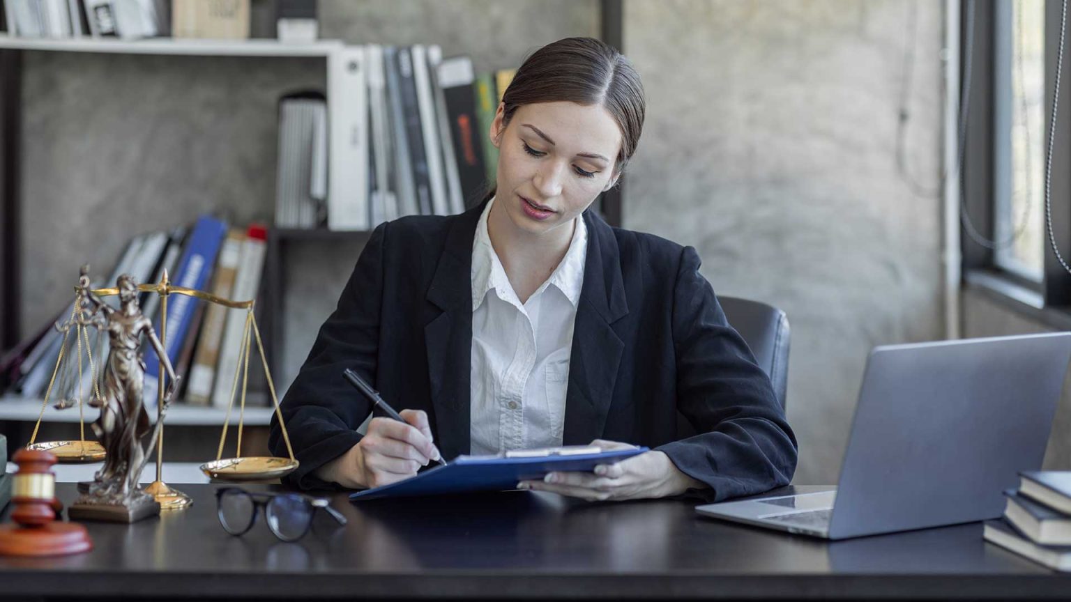 Your Guide to an Online Master's Degree in Legal Studies